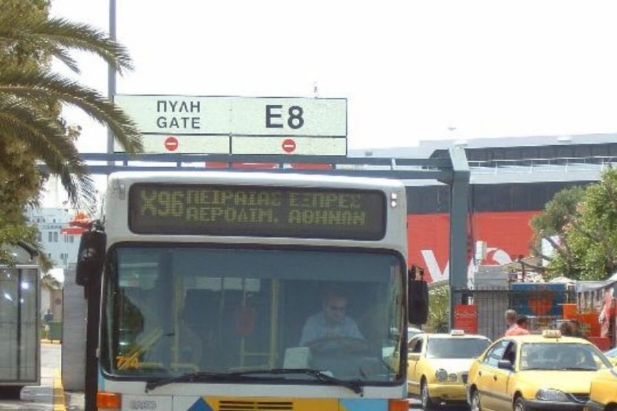 Σοκ στο λεωφορείο X96: Επιδειξίας αuνανίστηκε μπροστά σε κοπέλες ...