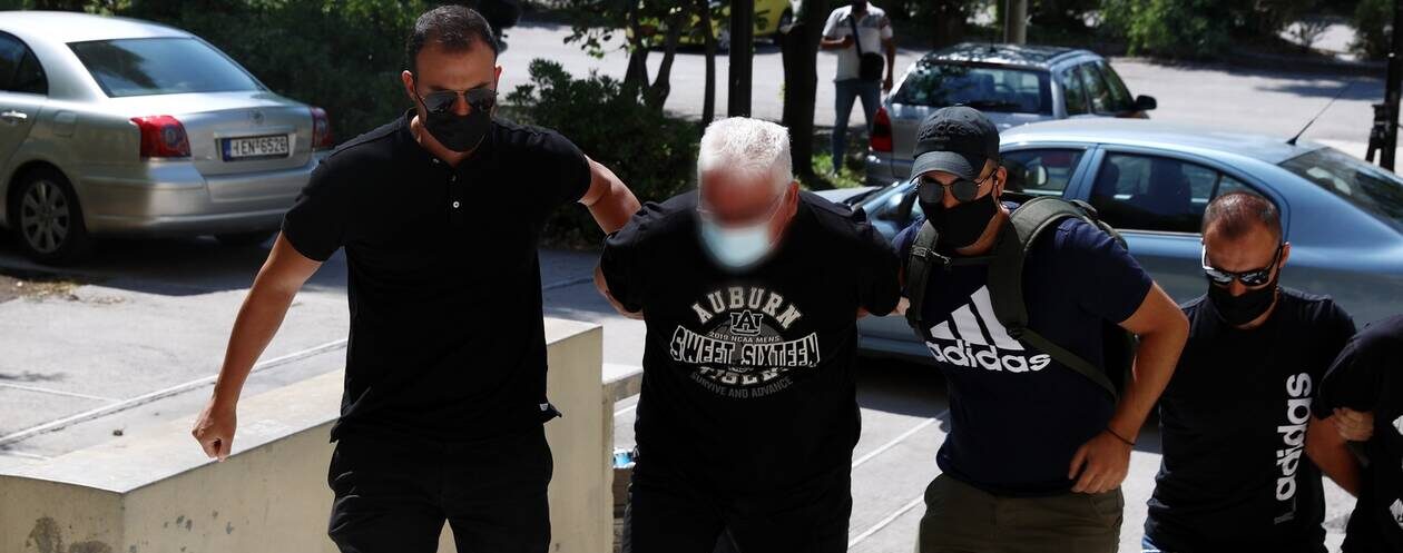 Ηλιούπολη: Στον εισαγγελέα ο πατέρας και ο αστυνομικός που κακοποιούσαν ...